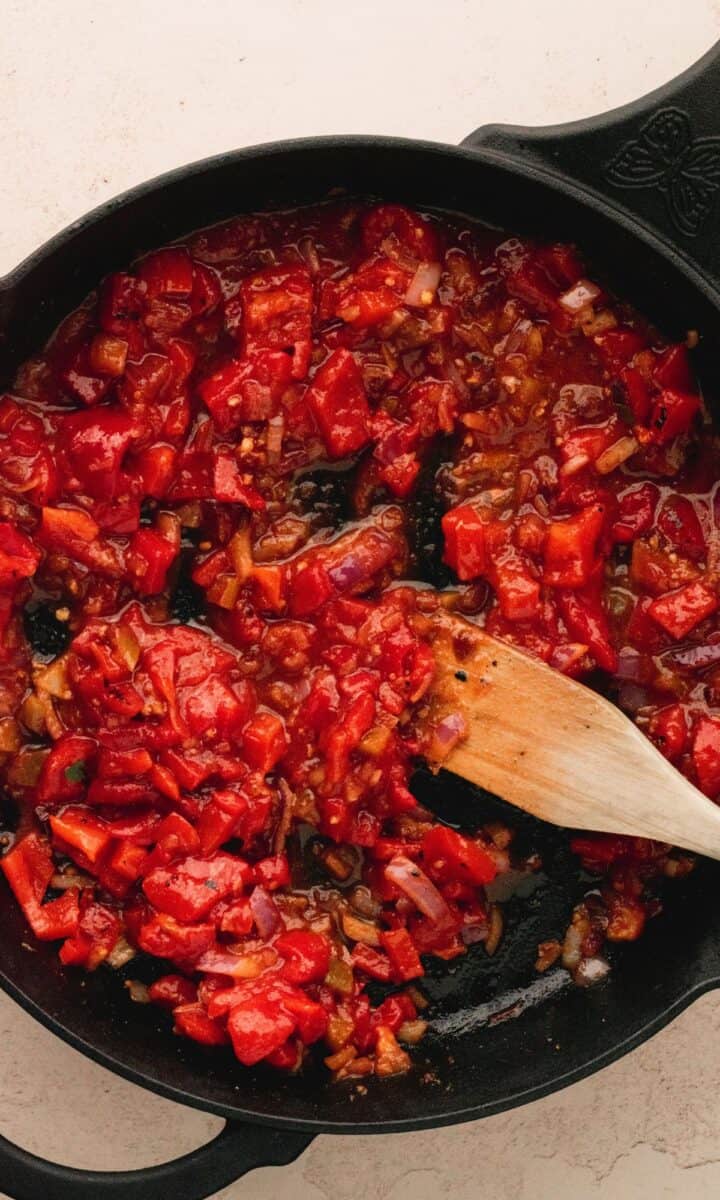 Smoky Skillet Roasted Red Pepper Chicken – Hey, Snickerdoodle!